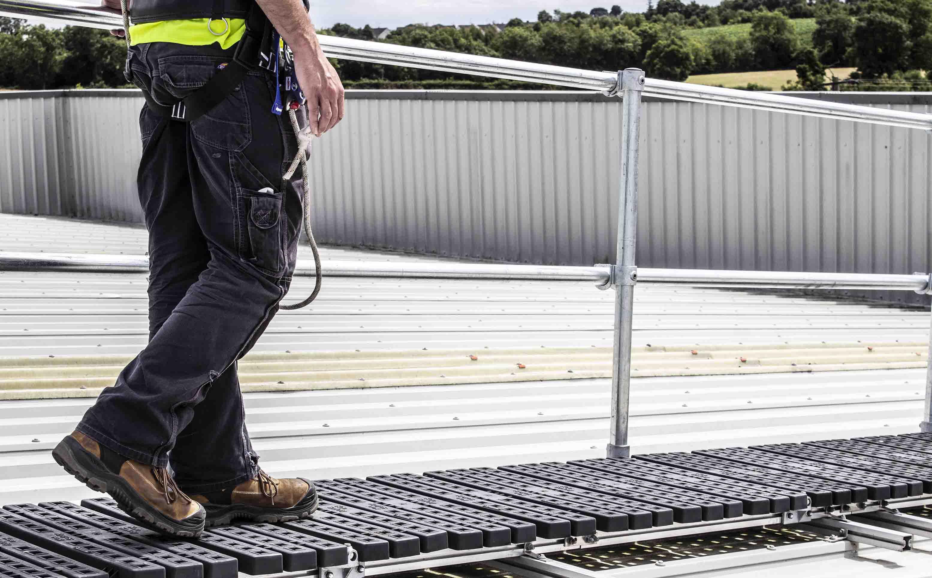 Rooftop Guardrail, Railing for Roof Edge Protection - Kee Safety